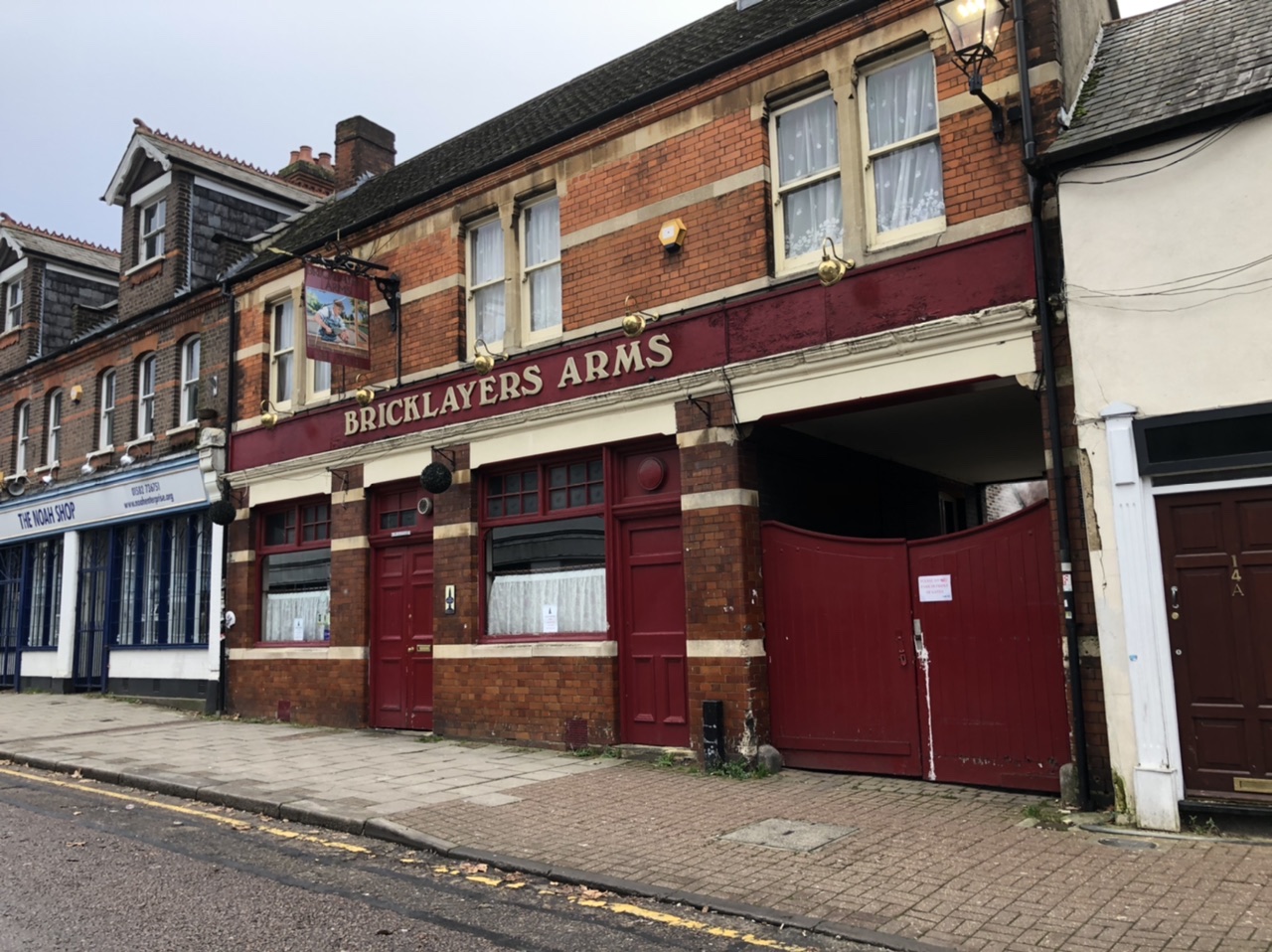 Pints and pride: YouTuber raises a glass to Luton’s pubs — and calls ...