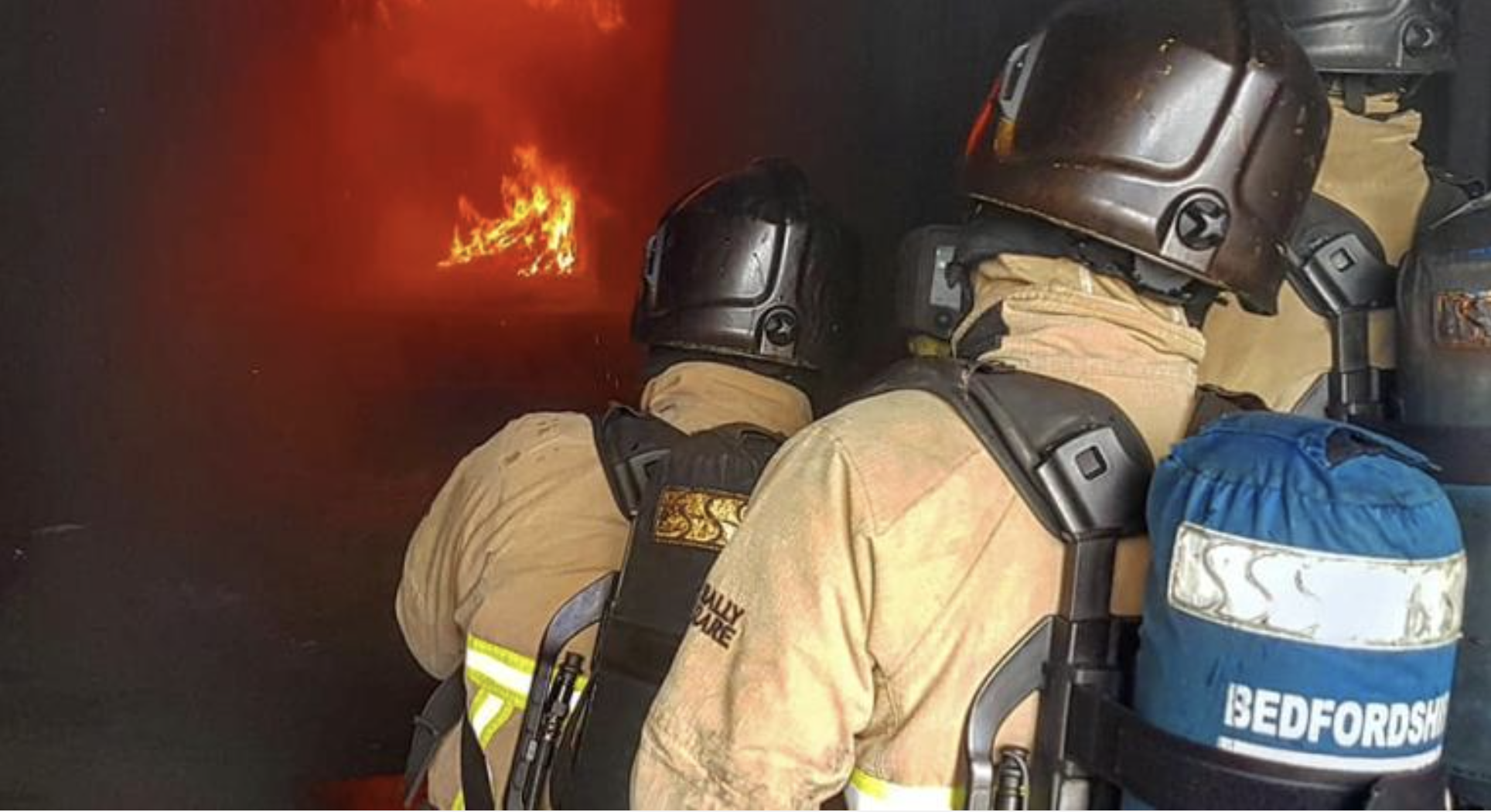 Luton blaze photos released to show shut doors can save lives in a fire ...