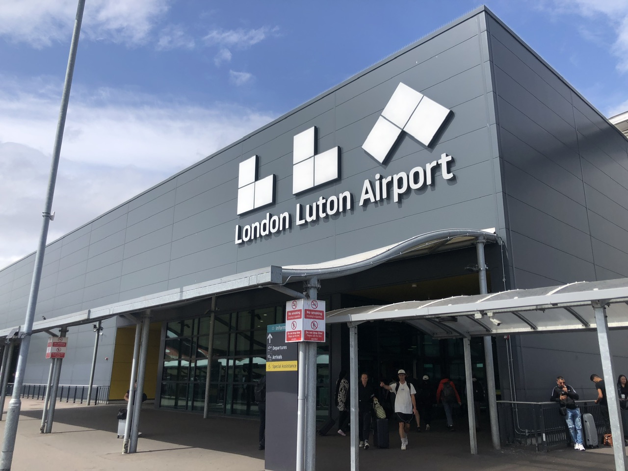 Luton Airport supports record number of jobs, says new report - The ...
