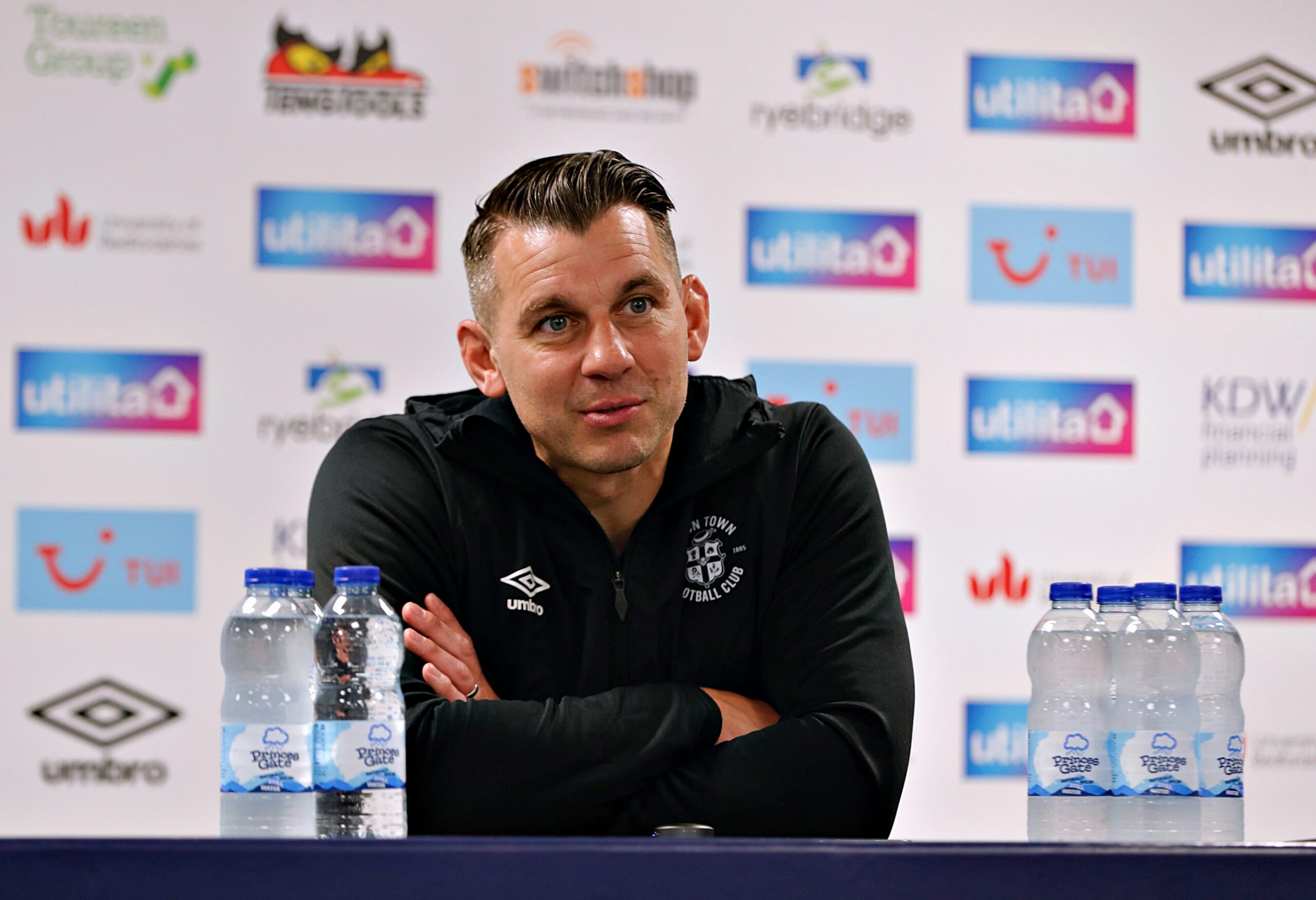 Dutch defender reunites with Bloomfield in loan switch from Wolves ...
