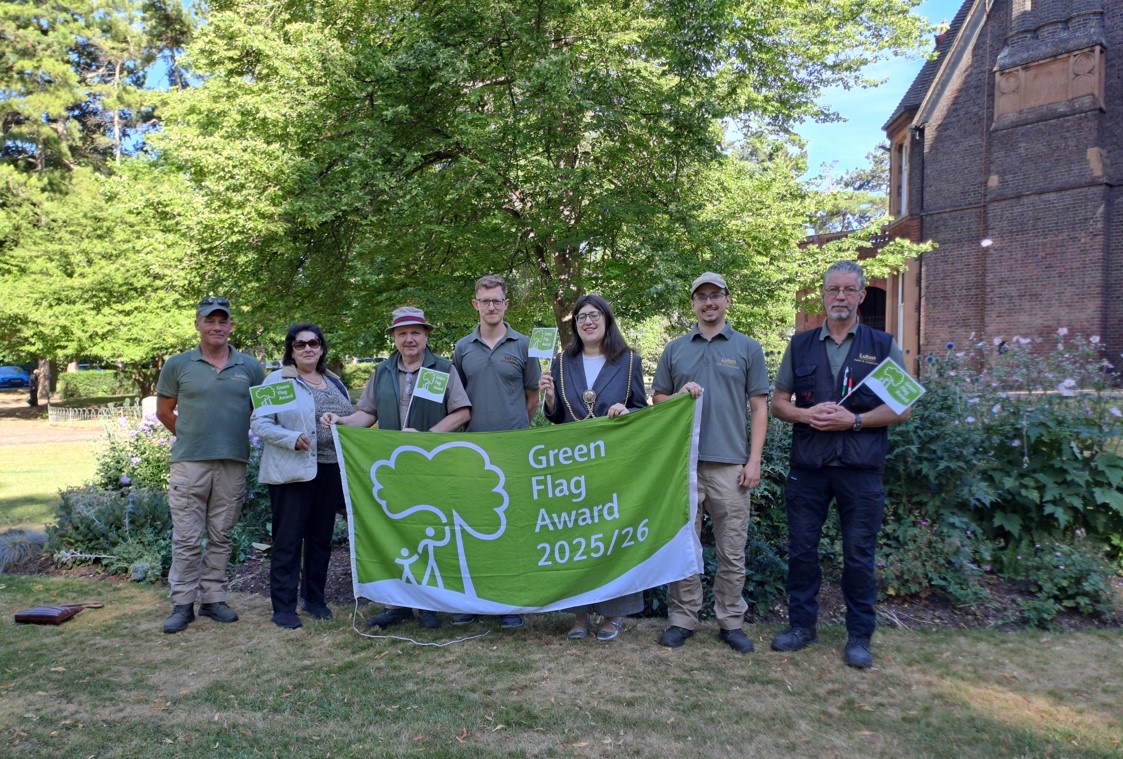Five Luton parks retain coveted Green Flag Award - The Lutonian