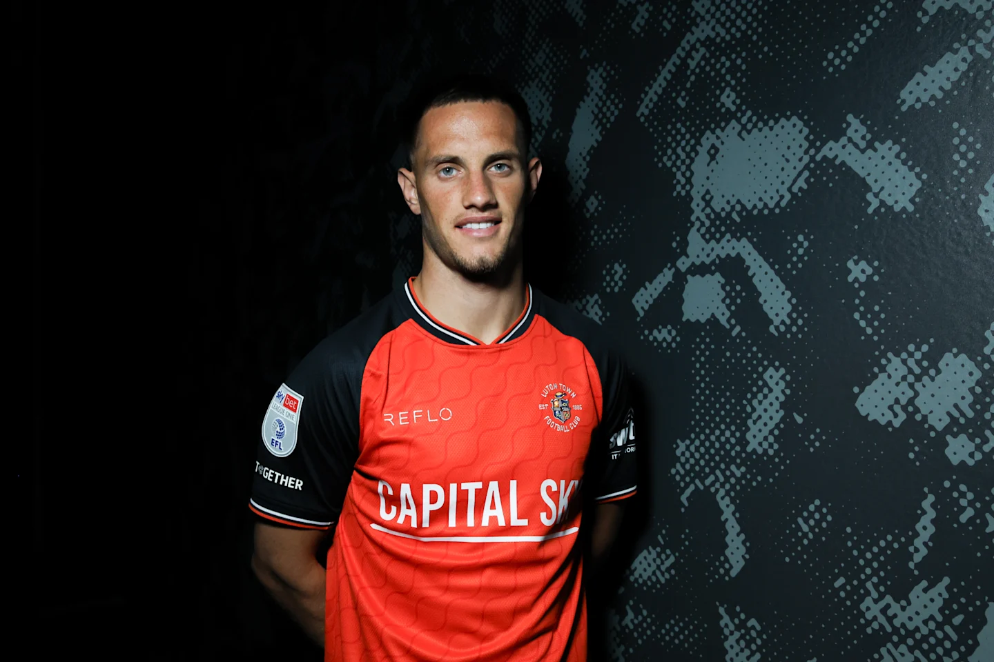 Luton land new No.9 as Bloomfield hails ‘massive signing’ - The Lutonian