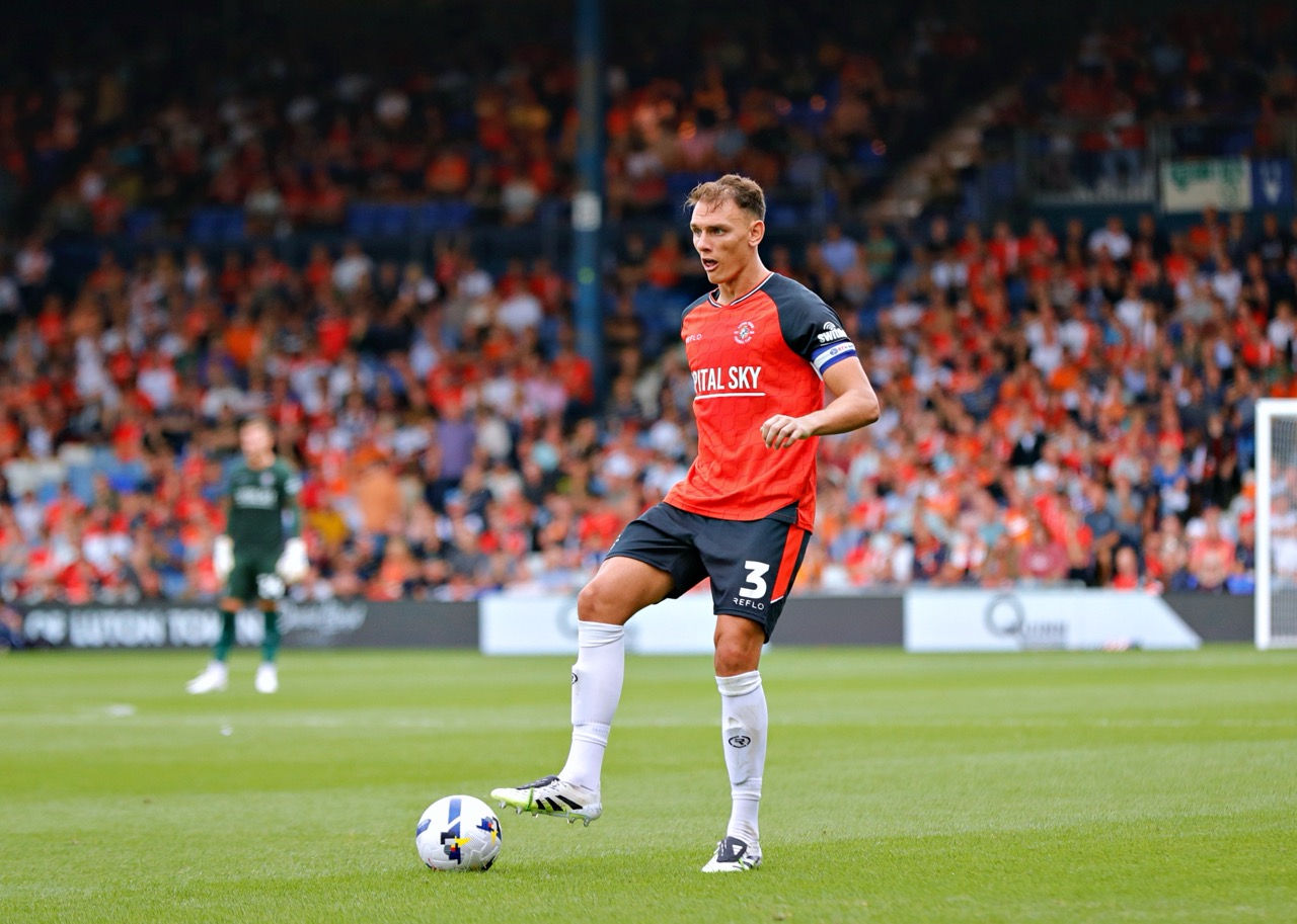 Wilshere defends Naismith over fan flak as skipper set for century ...